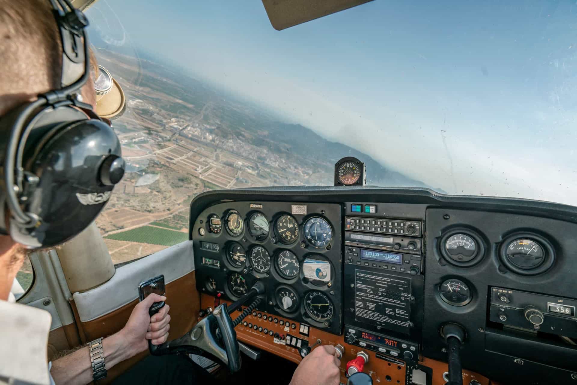 How to land a plane in an emergency