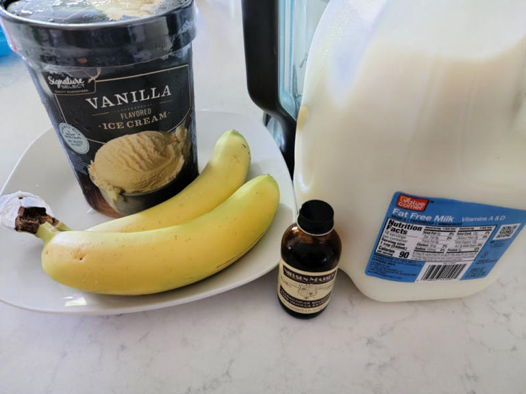 Banana Milkshake Recipe