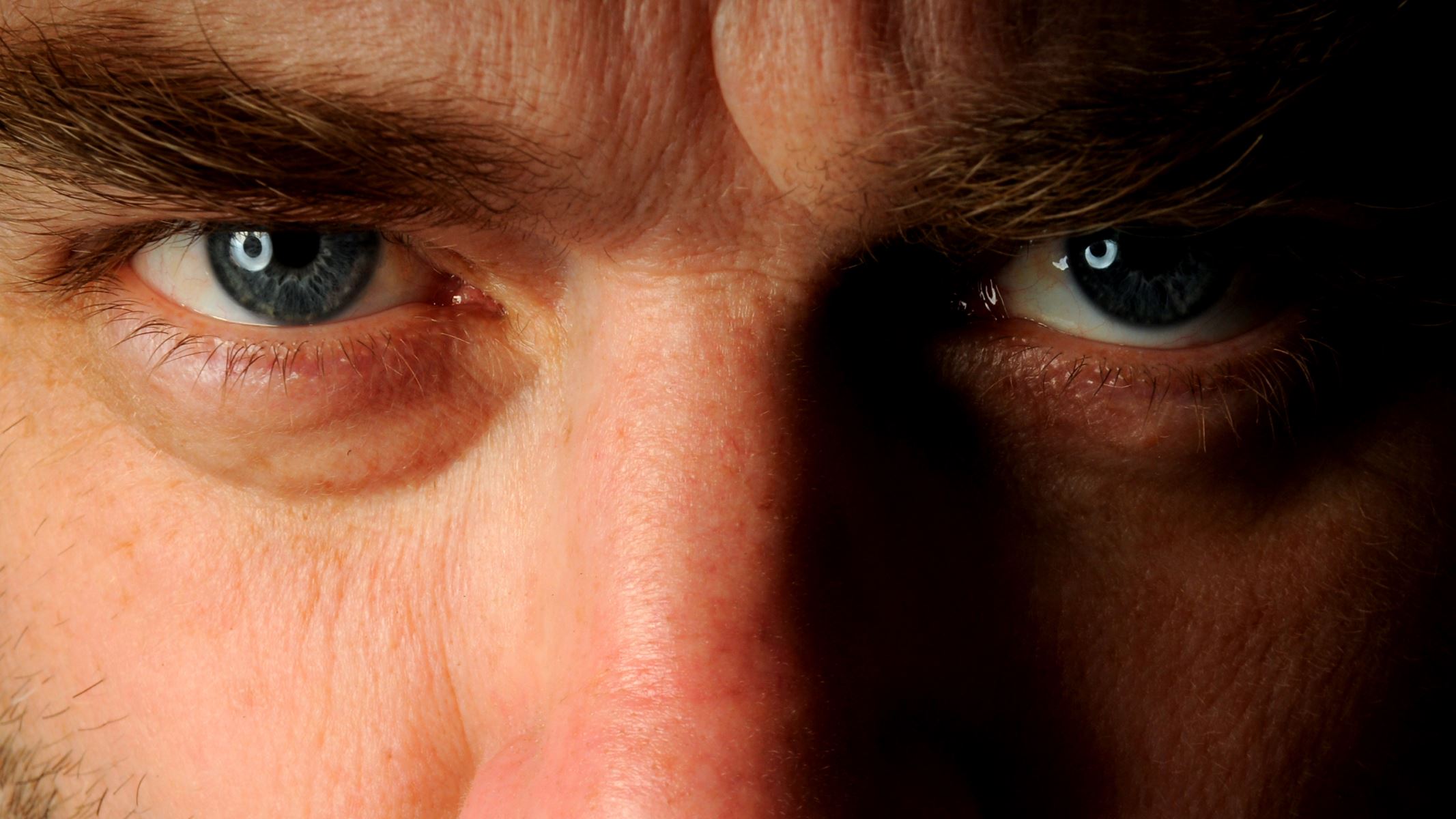 10 ways your eyes give you away