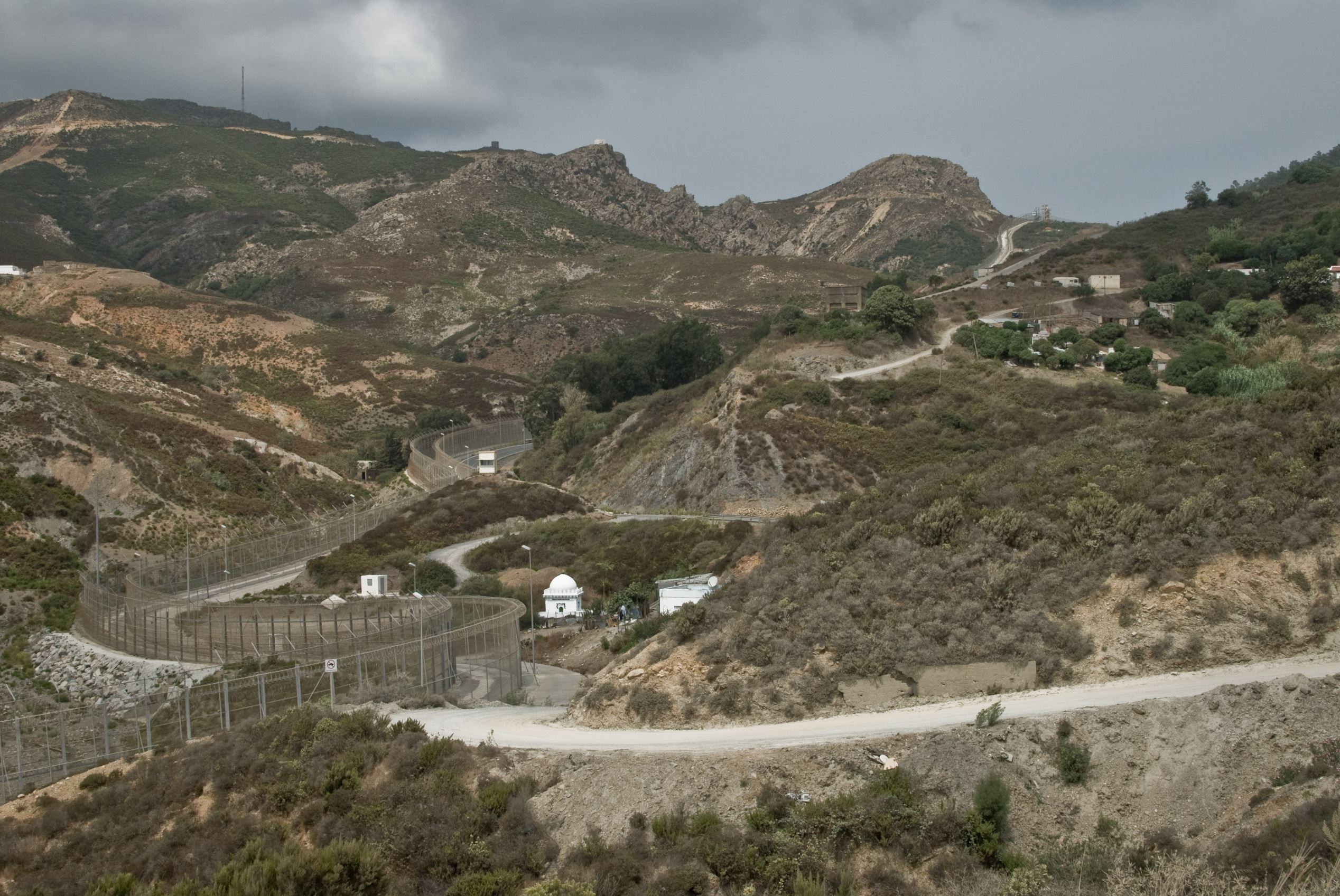 World's most amazing border towns