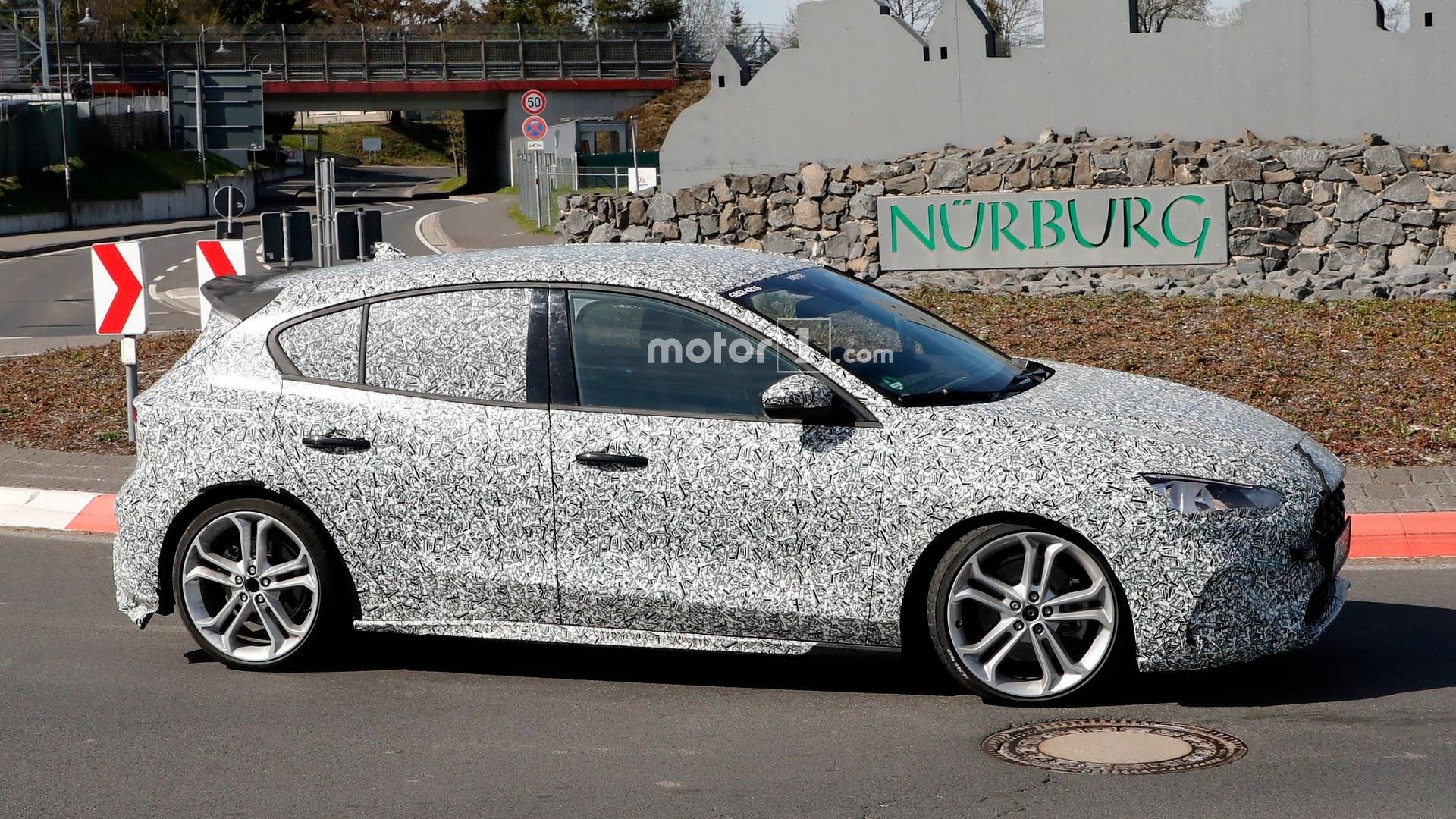 Hot Ford Focus Prototype Spied With Bigger Rear Spoiler [UPDATE]