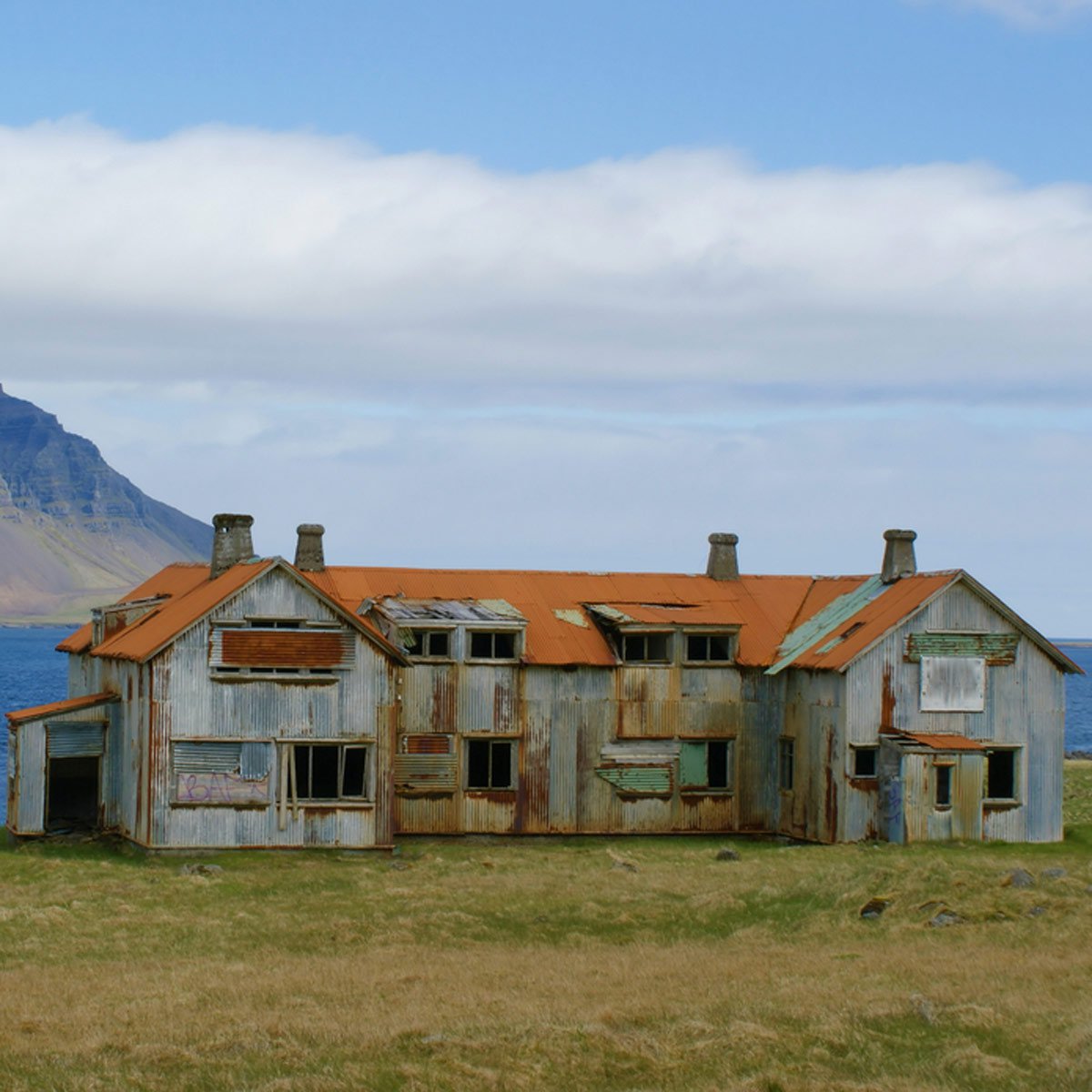 50 Abandoned Houses That Are Begging to Be Restored