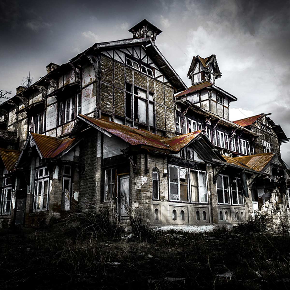 50 Abandoned Houses That Are Begging to Be Restored