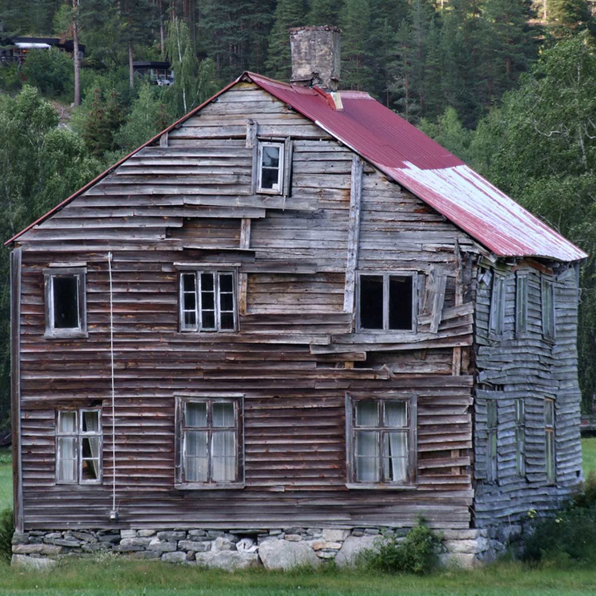 50 Abandoned Houses That Are Begging to Be Restored