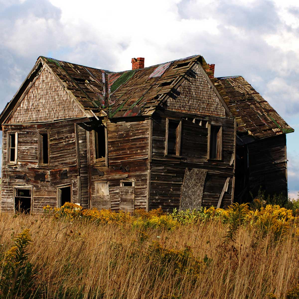 50 Abandoned Houses That Are Begging to Be Restored