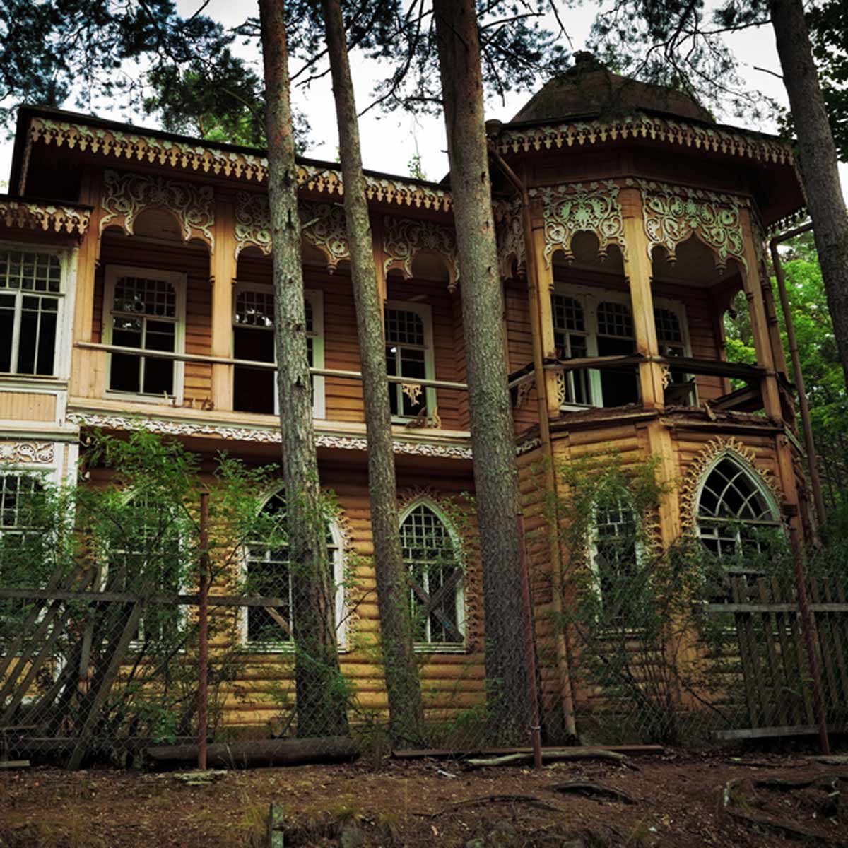 50 Abandoned Houses That Are Begging to Be Restored