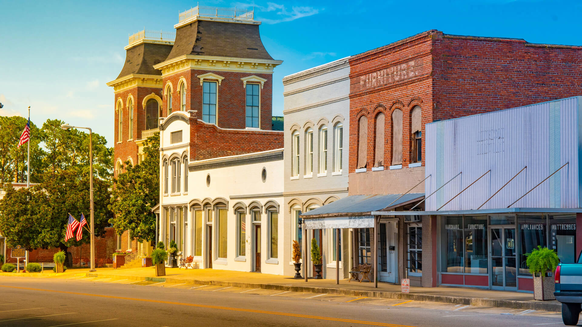 25 Best Small Towns To Retire Where $100K in Savings Will Last You the ... 25 Best Small Towns To Retire Where $100K in Savings Will Last You the ...