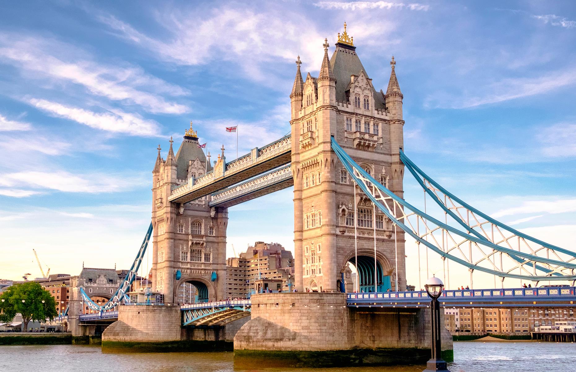 Can you identify these world-famous UK attractions zoomed right in?