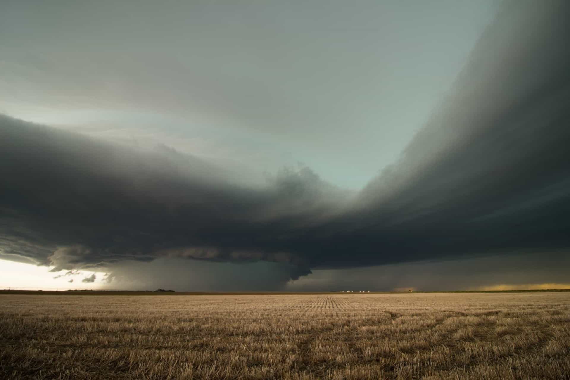 Nature's warning signs before disaster strikes