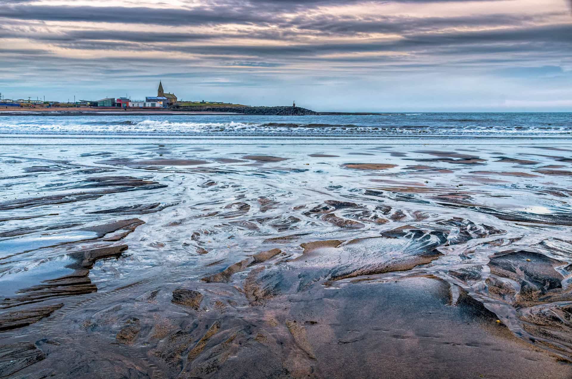 Nature's warning signs before disaster strikes