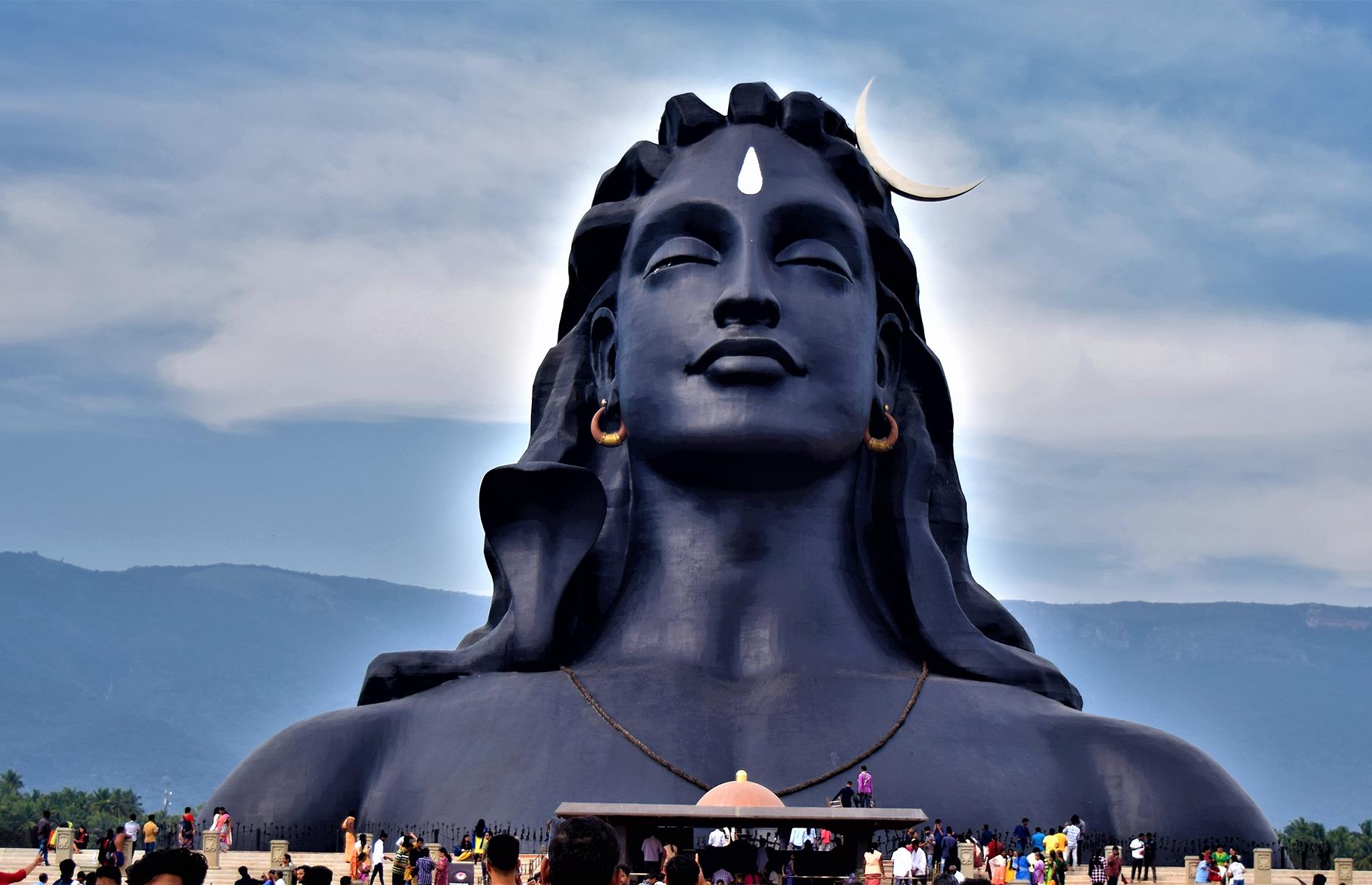 Breathtaking giant statues, sculptures around the world