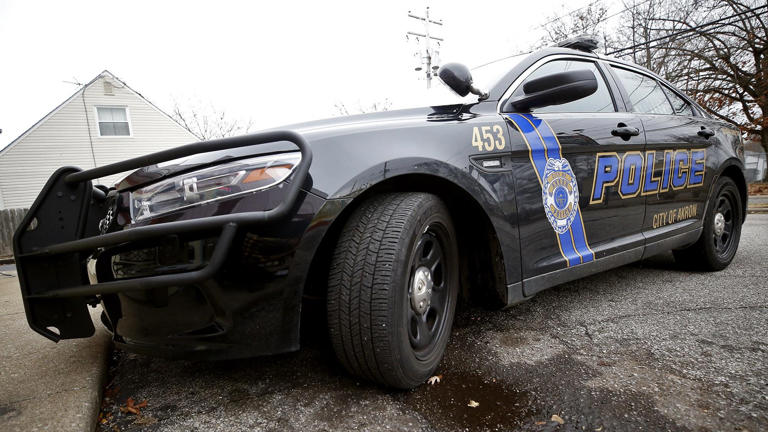 Suspect wanted in Akron gas station killing considered armed and ...