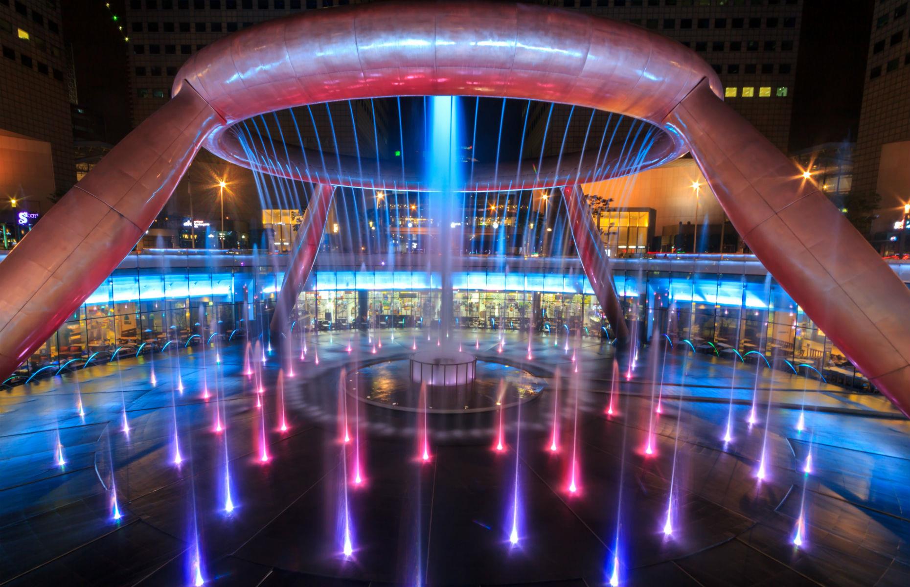 The world's 24 most incredible water displays you should see