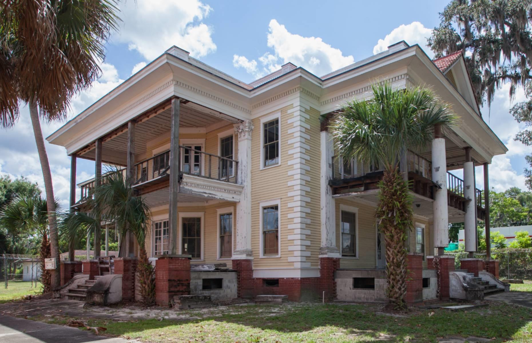 See inside a real-life Money Pit mansion