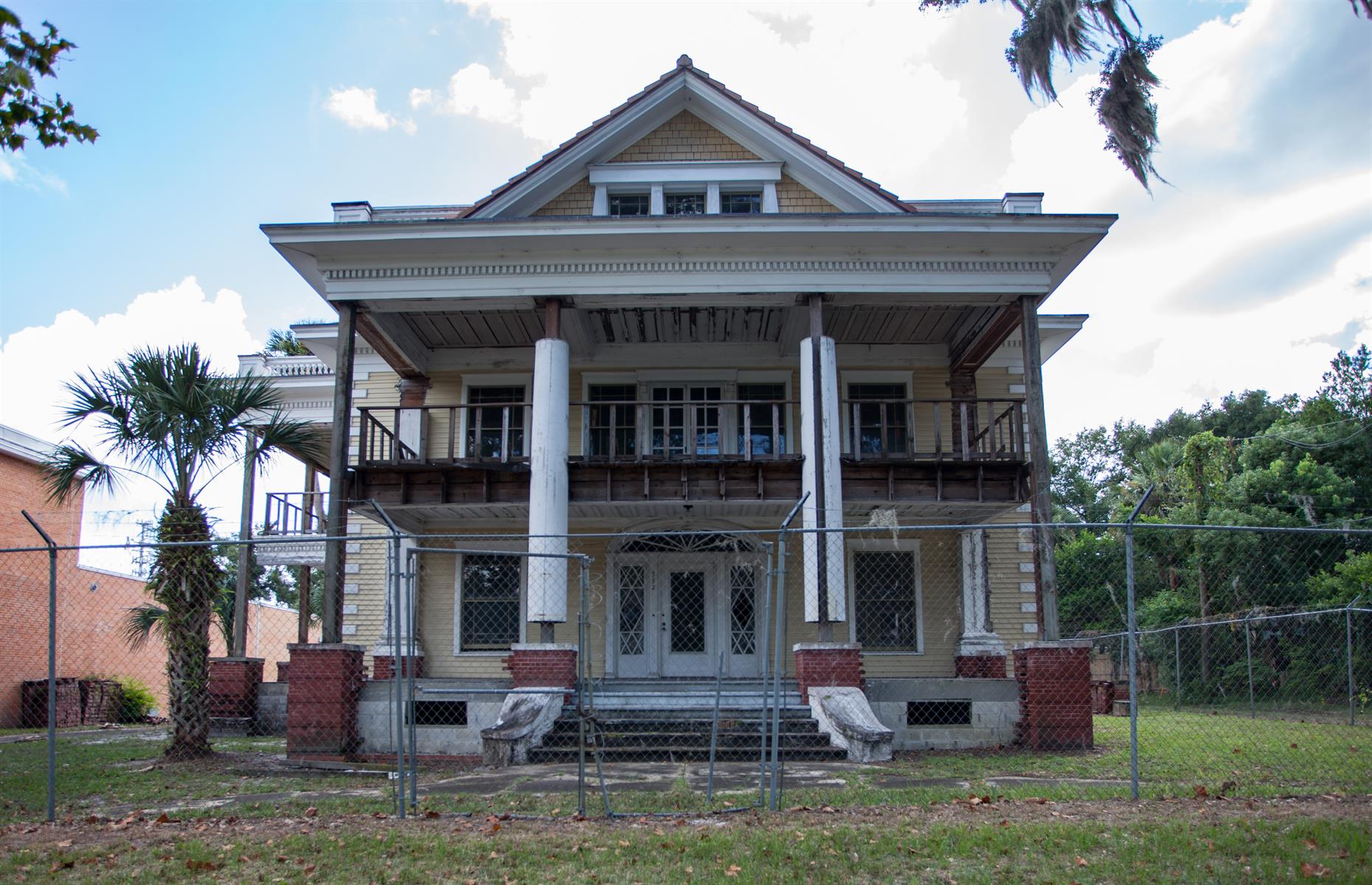 See inside a real-life Money Pit mansion