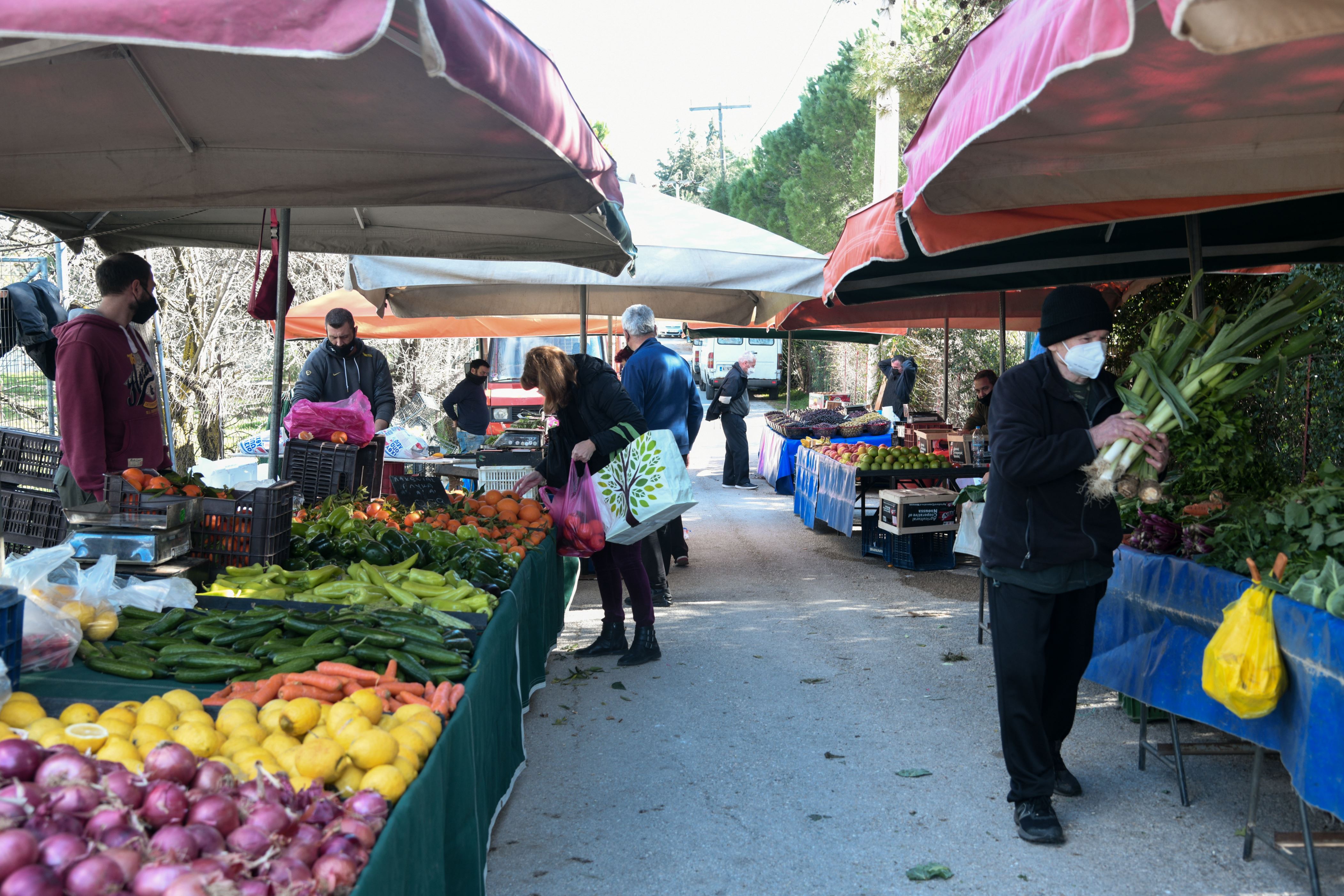 Αναστέλλεται η απεργία των λαϊκών αγορών