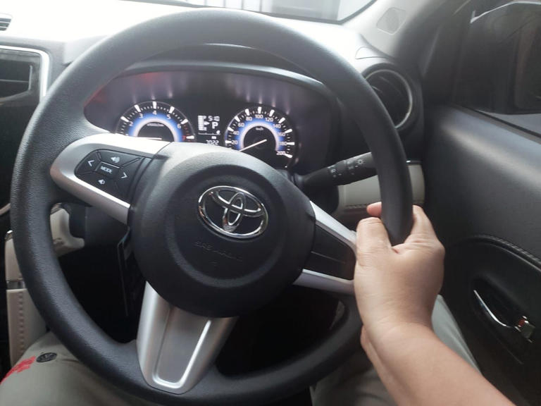 Inilah Penyebab Setir Mobil Terasa Berat yang Sering Disepelekan