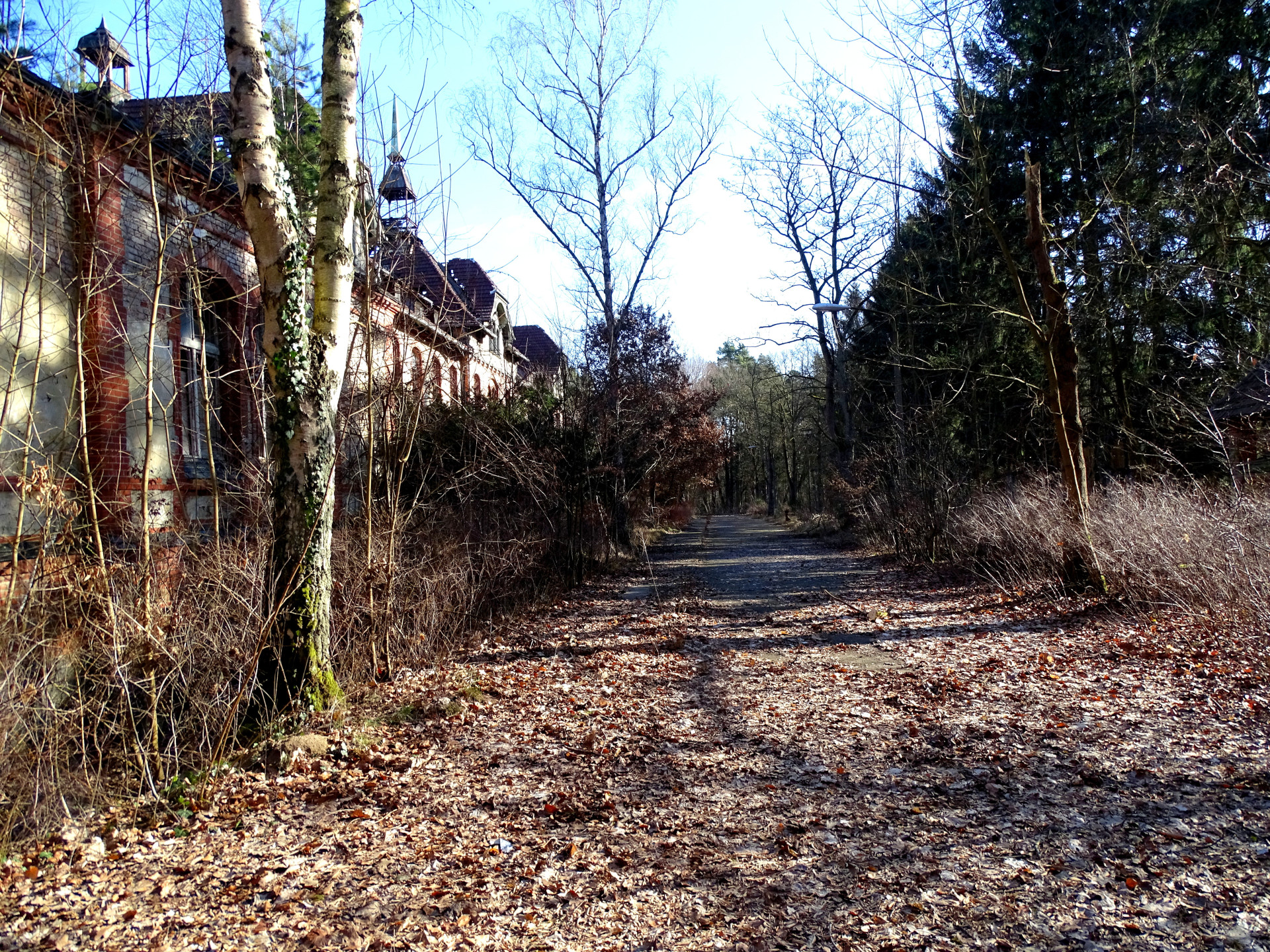 Binnenkijken in het verlaten ziekenhuis waar Adolf Hitler ooit zou zijn ...