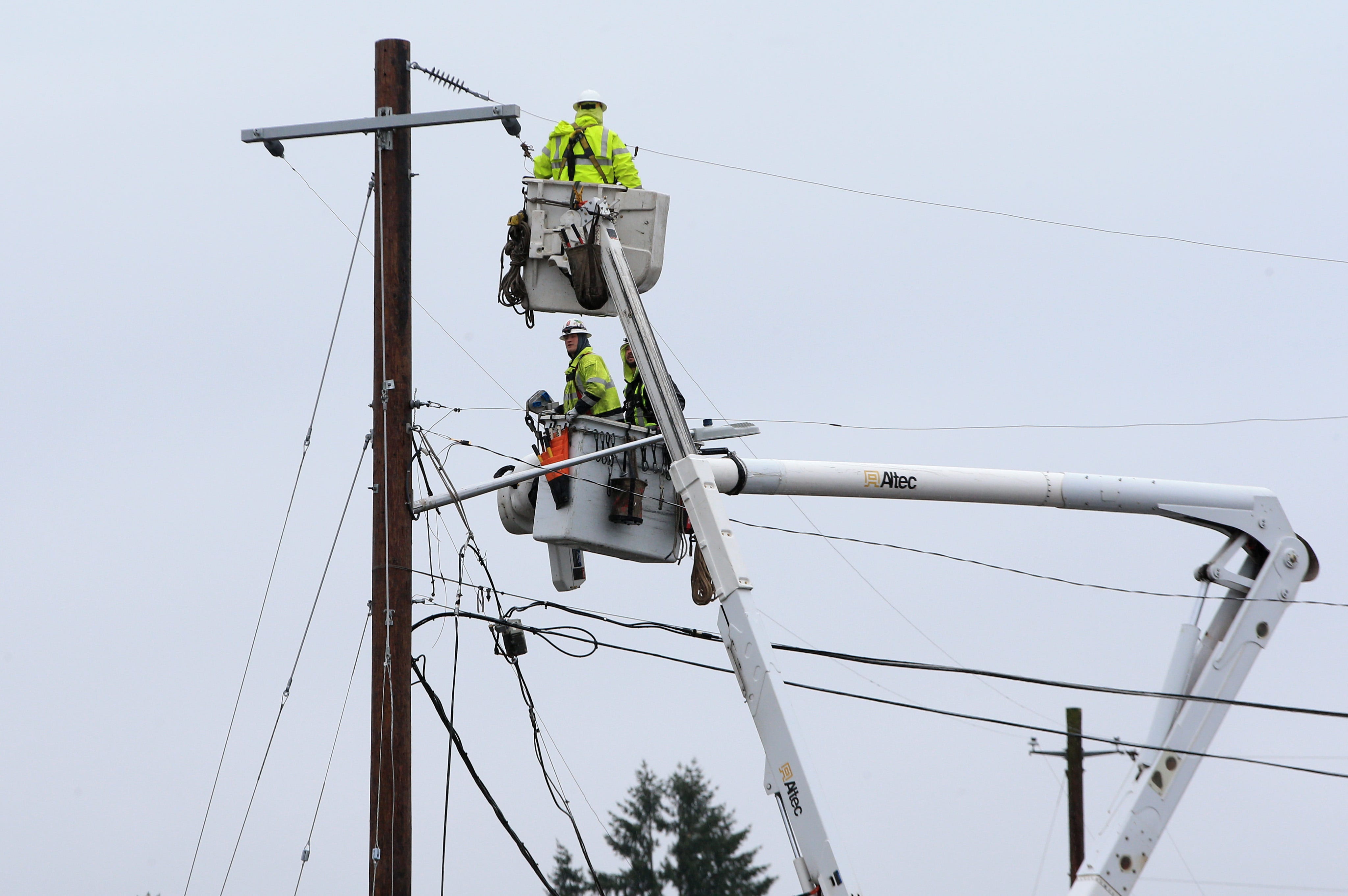 Power outage leaves more than 35,000 households in southern Oregon in ...