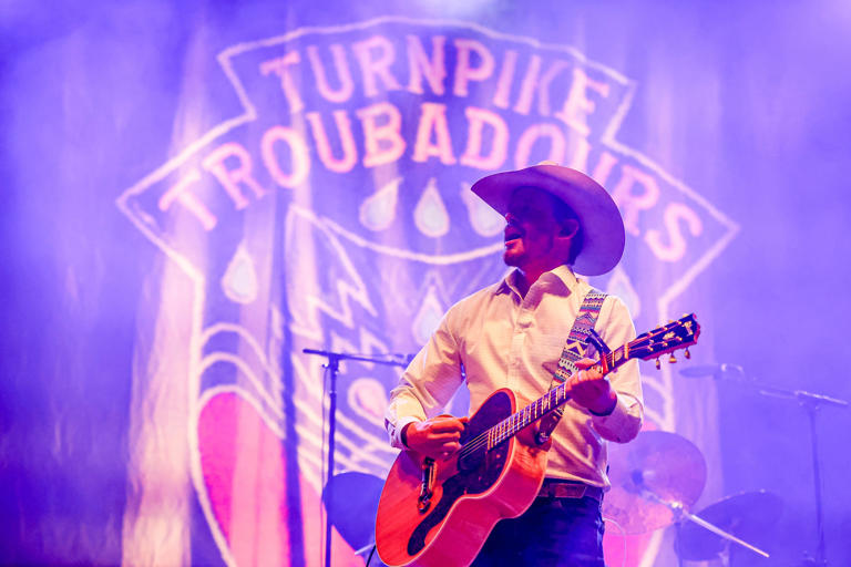Oklahoma band Turnpike Troubadours performs on 'Yellowstone' Season 5 ...