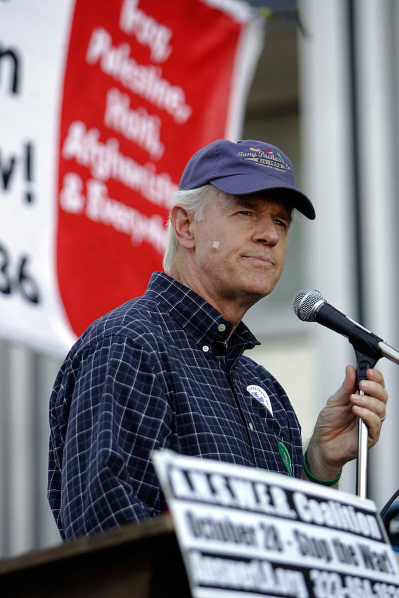 'M*A*S*H' Star Mike Farrell: "Captain B.J. Hunnicutt's Career