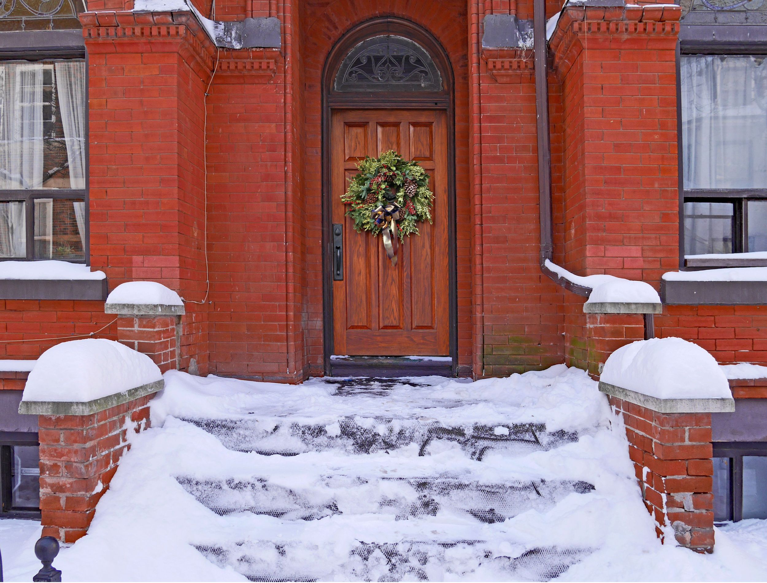 Breaking the Ice: A Step-by-Step Tutorial on Using Baking Soda to Melt Snow