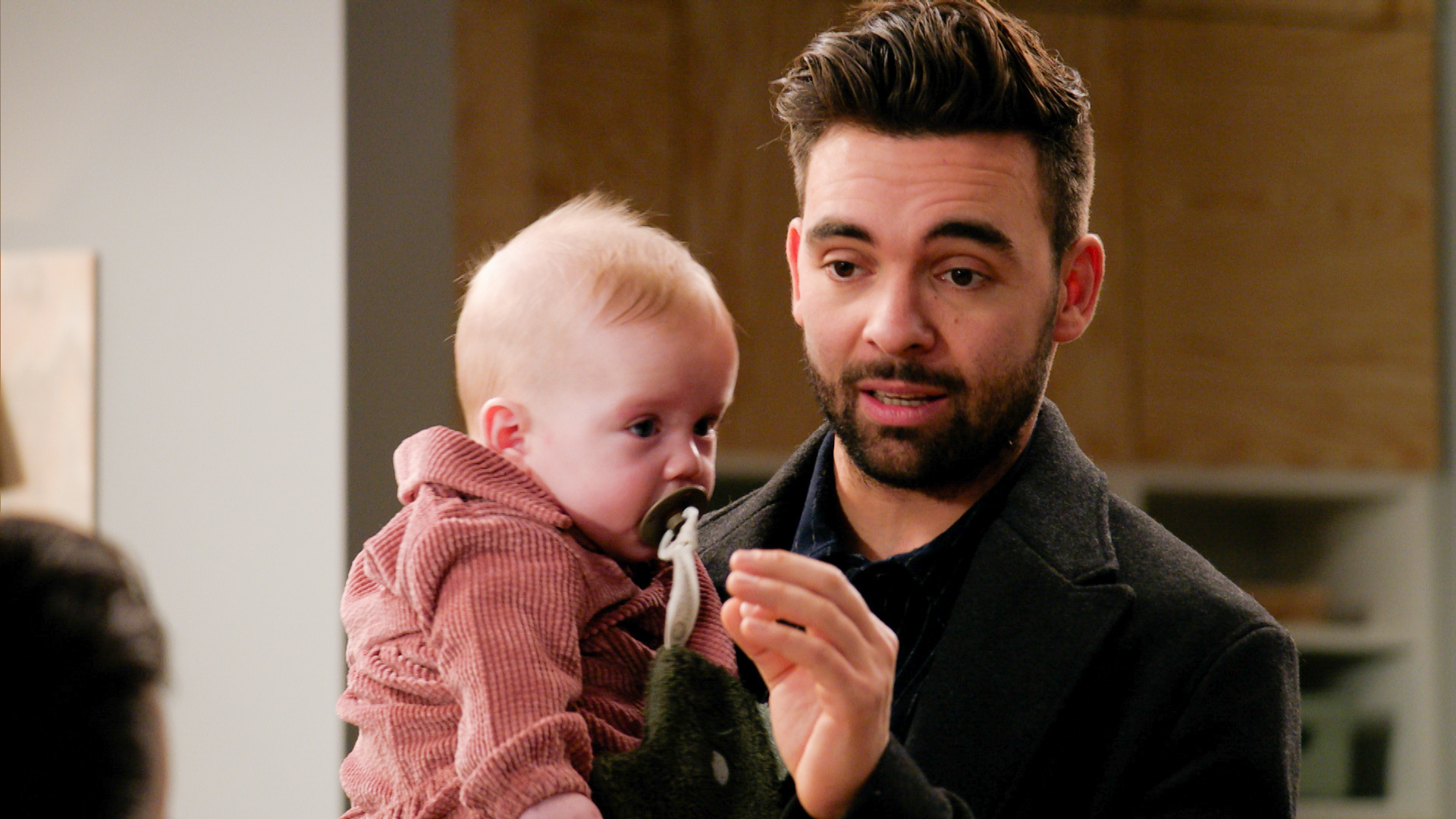 Thuis: Lowie weigert hulp van Dries