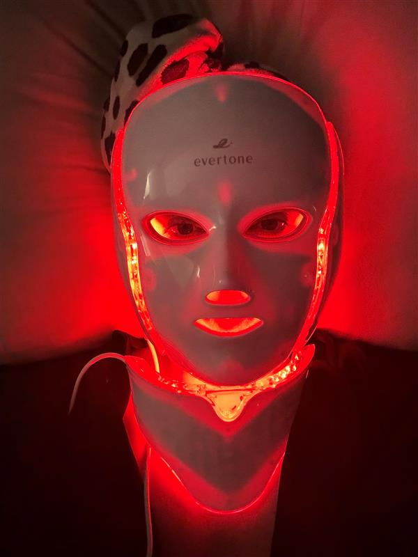 13 Best Red Light Therapy Devices, According to Dermatologists
