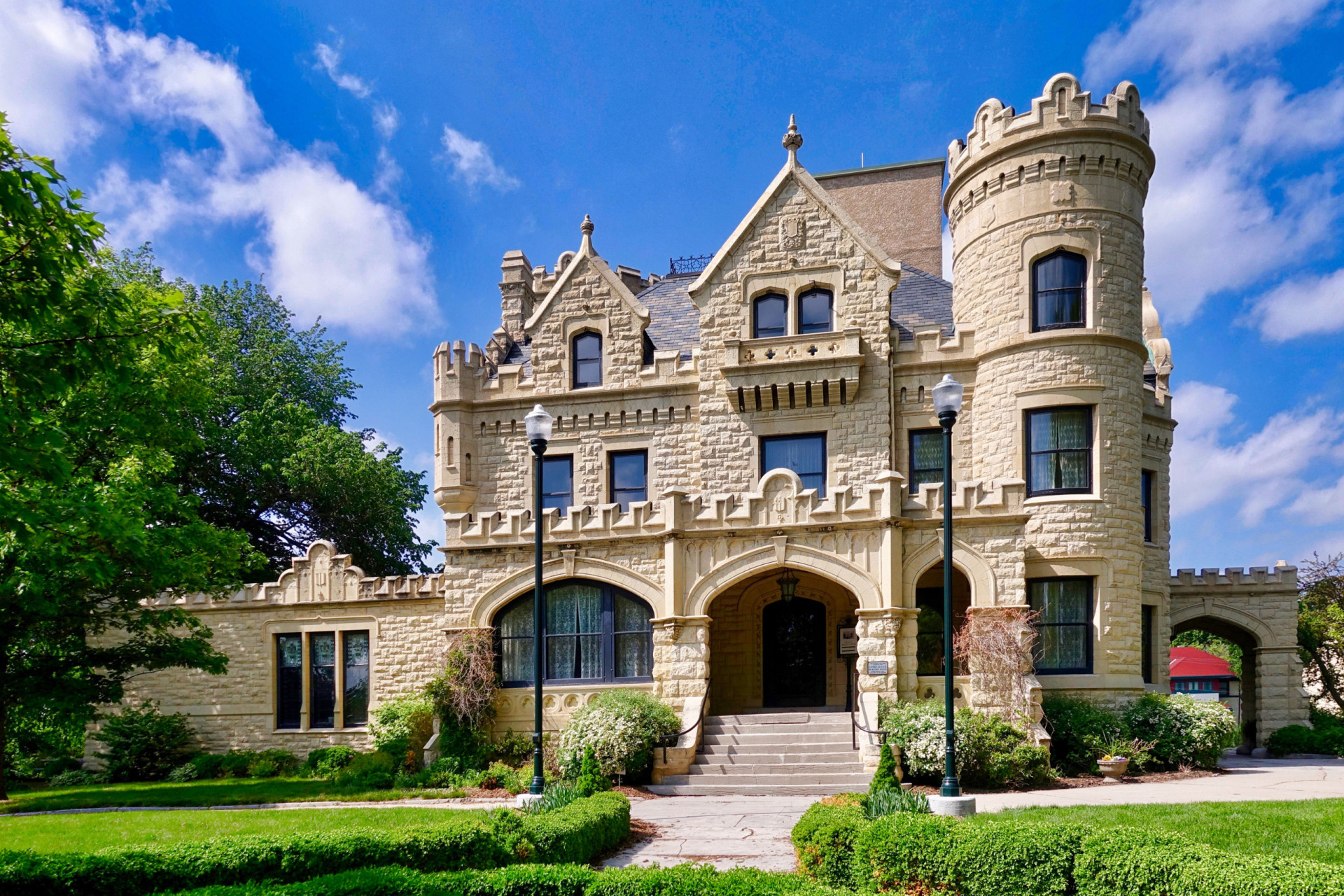 American castles and palaces you didn't know existed