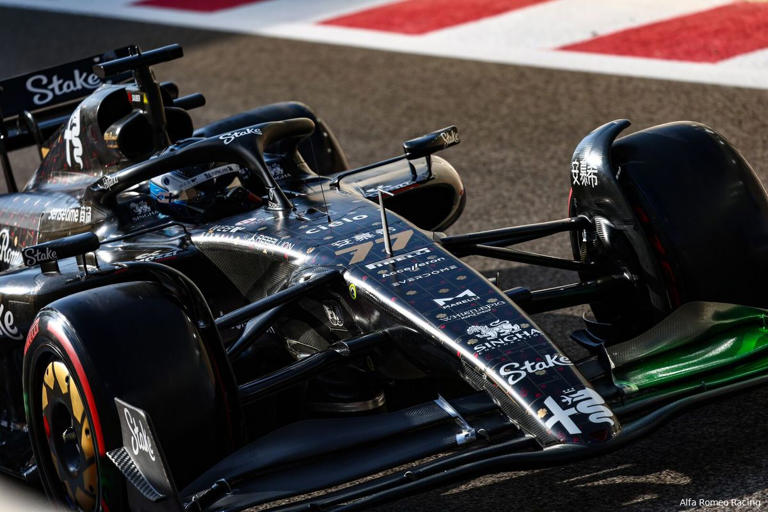 Stake F1 Team toont de C44, met nieuwe kleuren, aan het grote publiek