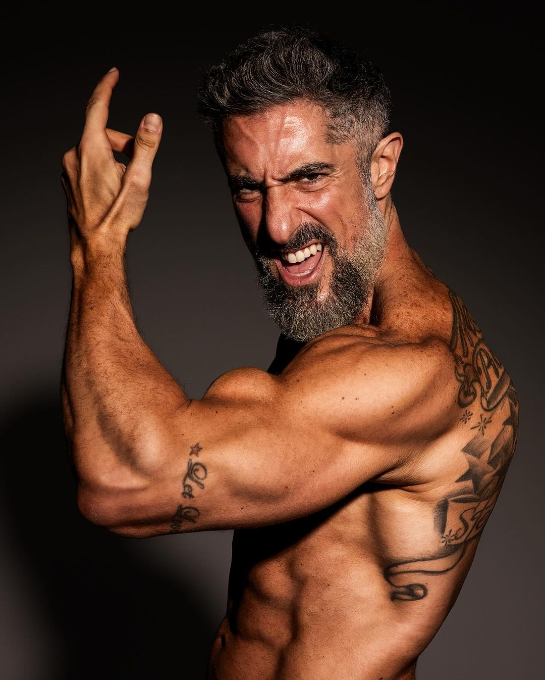 Marcos Mion mostra físico e diz: "Orgulhoso"