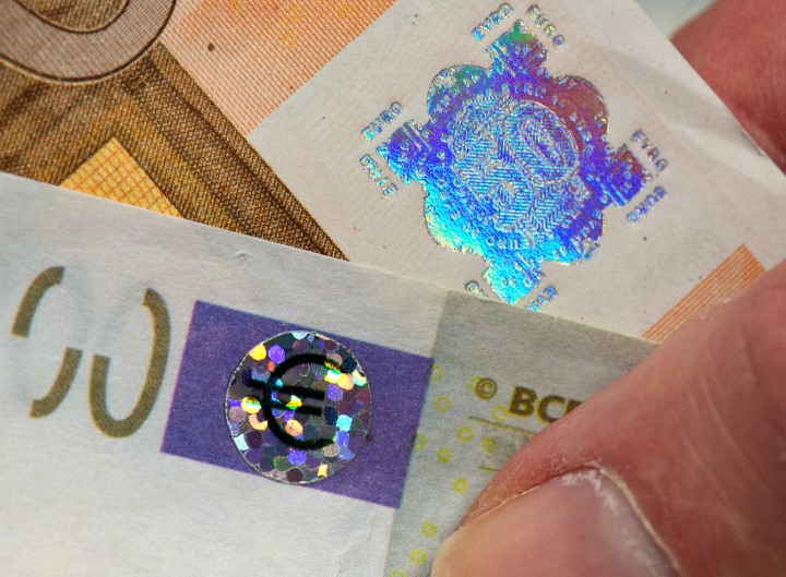 Euro volta a cair e fica na barreira dos 1,16 dólares