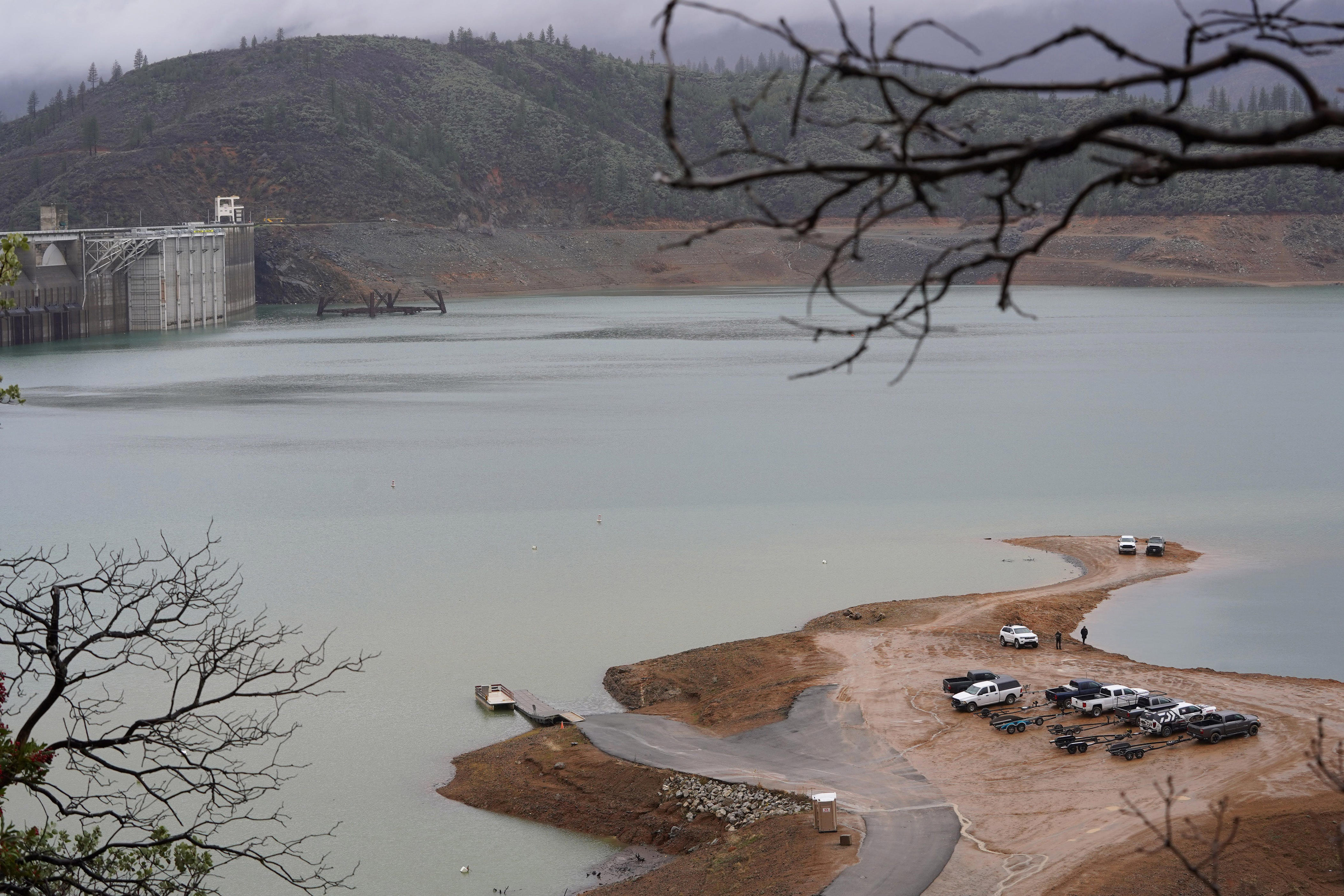 California's Lake Shasta rises from severe-drought levels in stunning ...