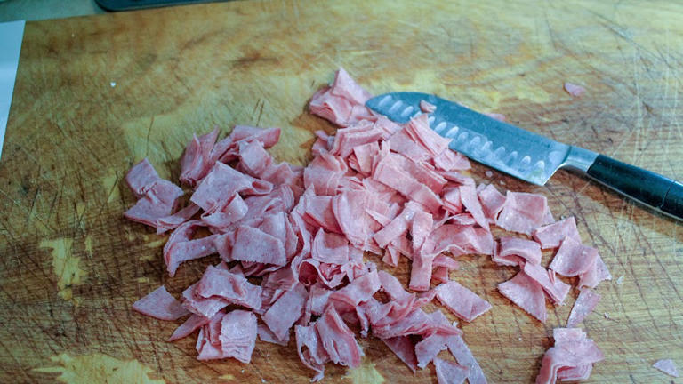This Creamy Gravy Is Filled With Corned Beef In Every Bite - Corned ...
