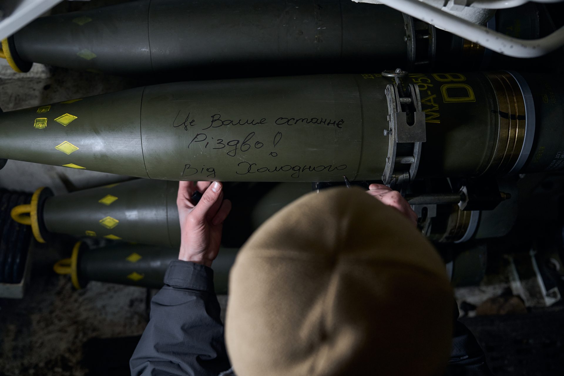 The M109A6 Paladin is a powerful US artillery gun helping Ukraine ...