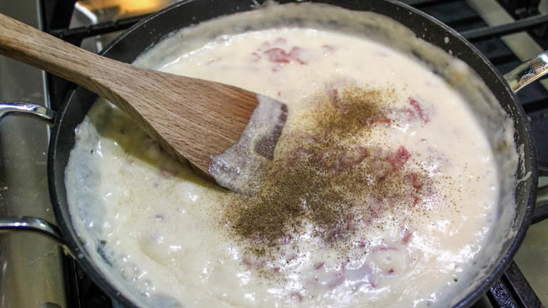 This Creamy Gravy Is Filled With Corned Beef In Every Bite - Corned ...