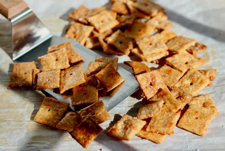 Sourdough Discard Cheese Crackers