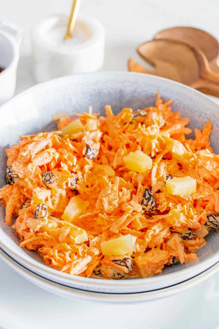 Old-Fashioned Carrot and Raisin Salad Recipe