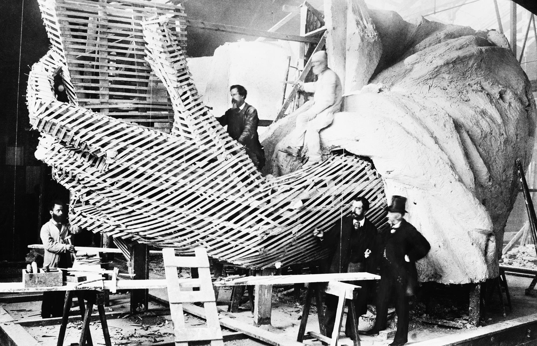 Rare photos reveal how the world's biggest attractions were built