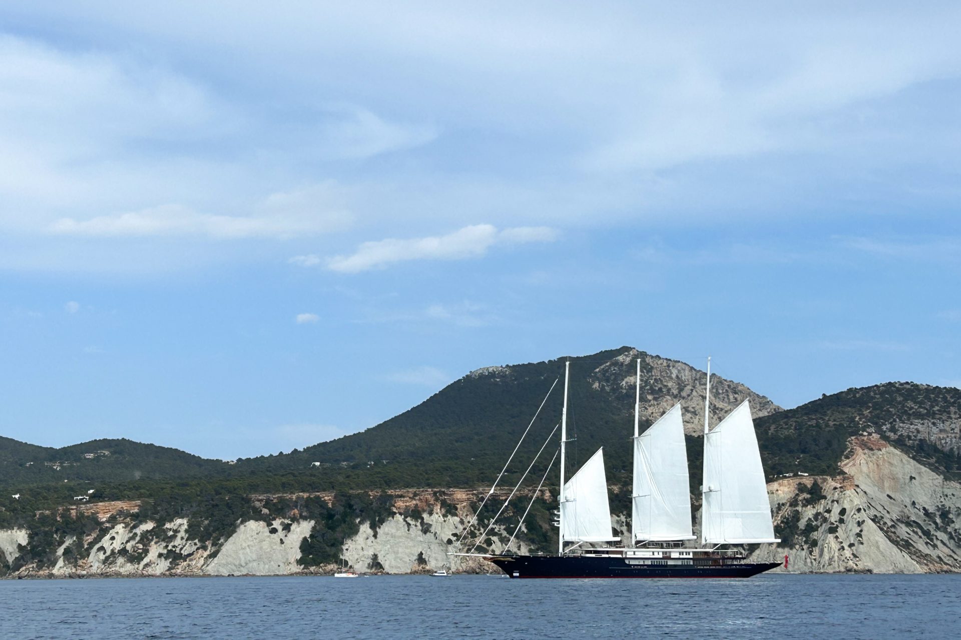 Meet the Koru: Bezos’ half billion dollar yacht that’s terrible for the ...