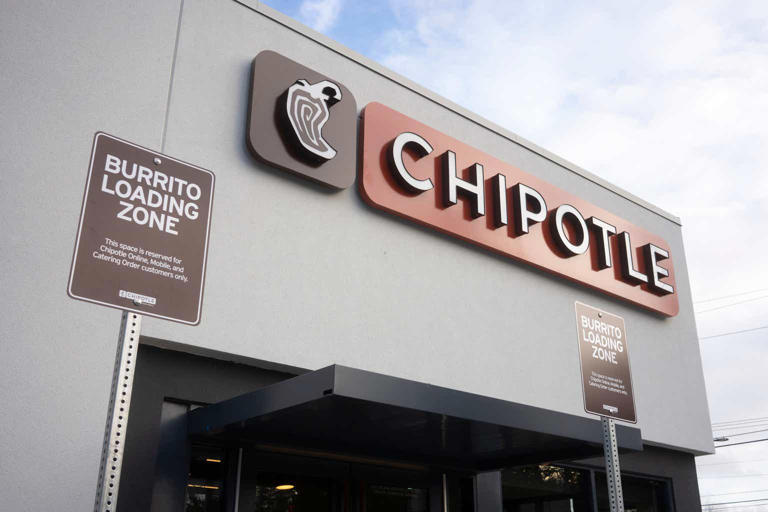Chipotle continues its global expansion with a development deal in Mexico