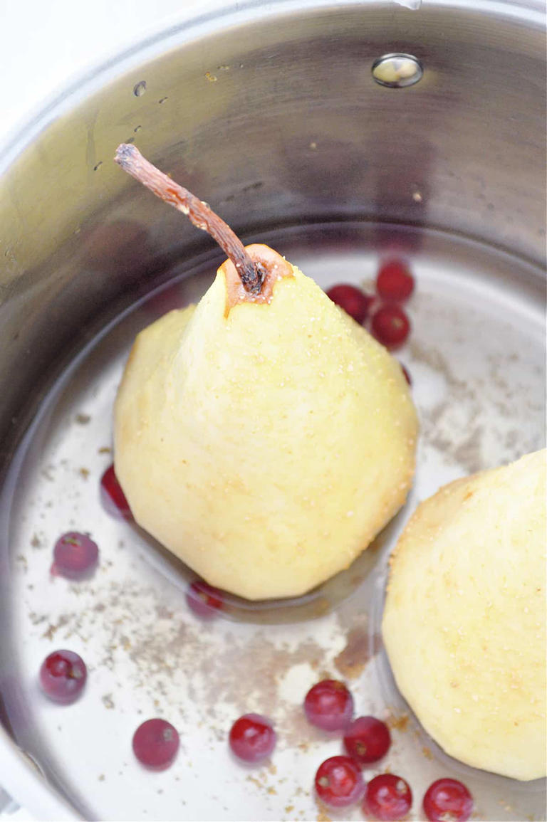 Cooked Pears in Red Wine