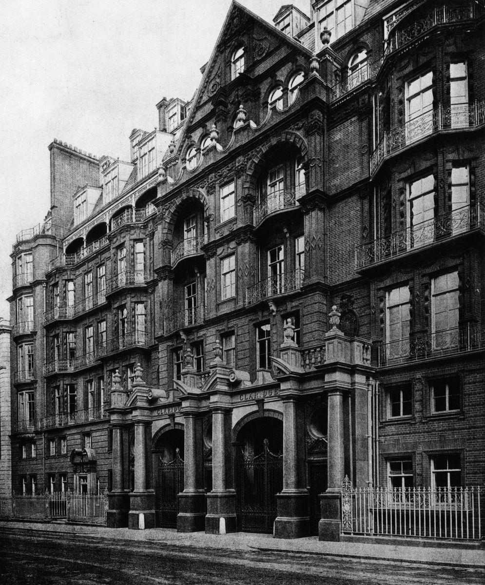 32 Rare Vintage Shots Taken at London’s Famous Claridge’s Hotel