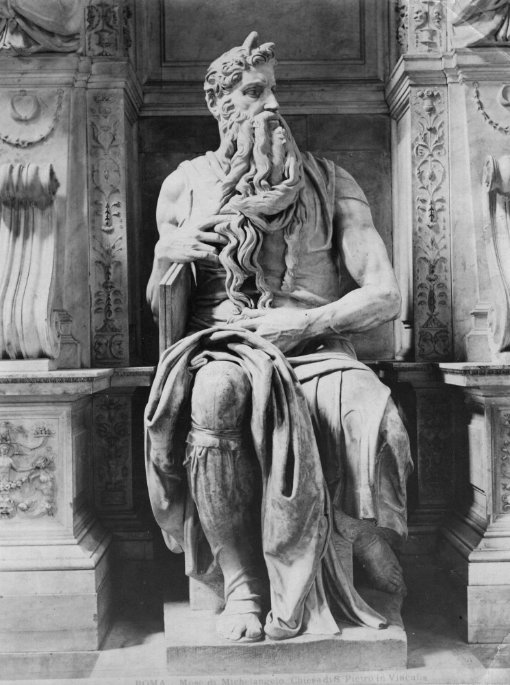 Secret messages hidden in famous statues