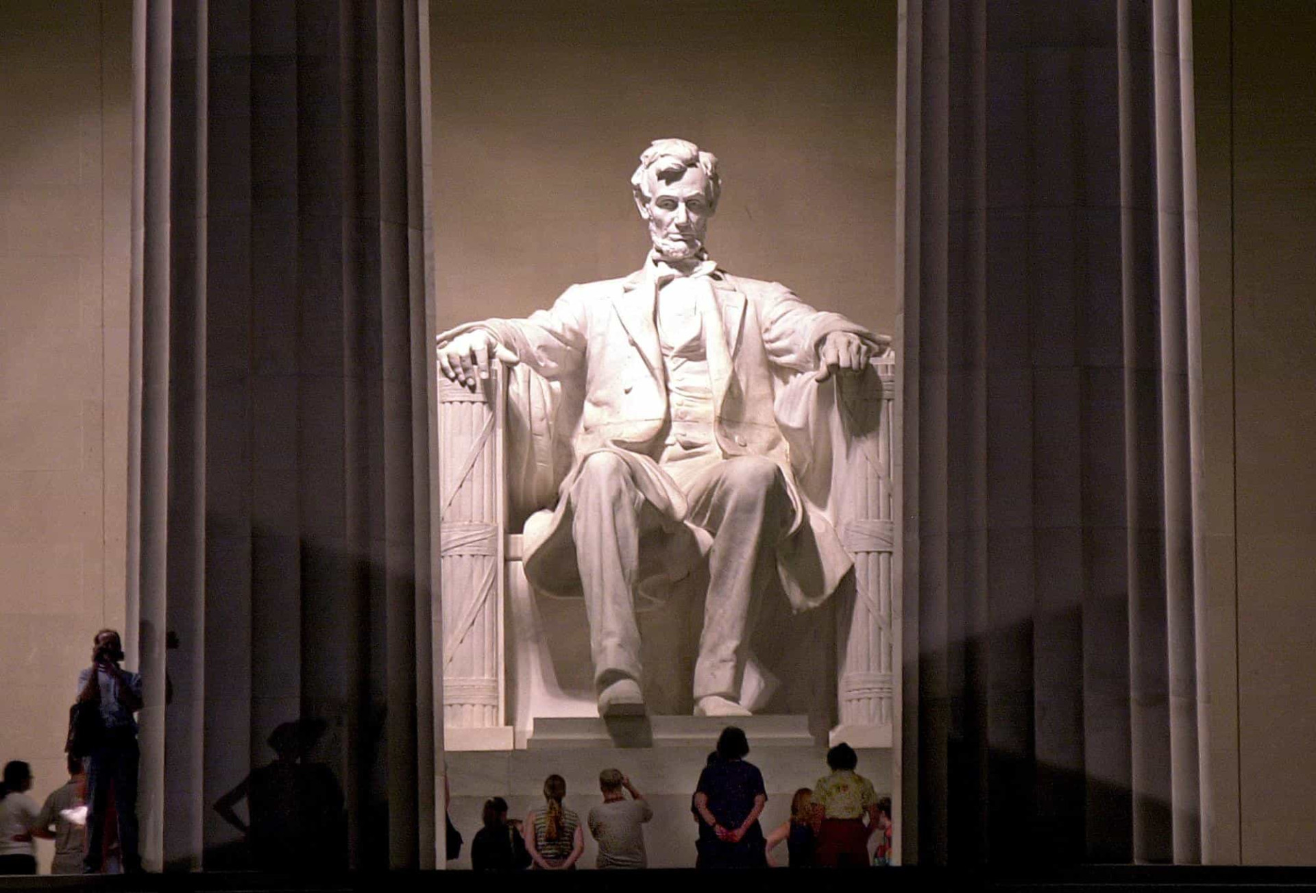 Secret messages hidden in famous statues