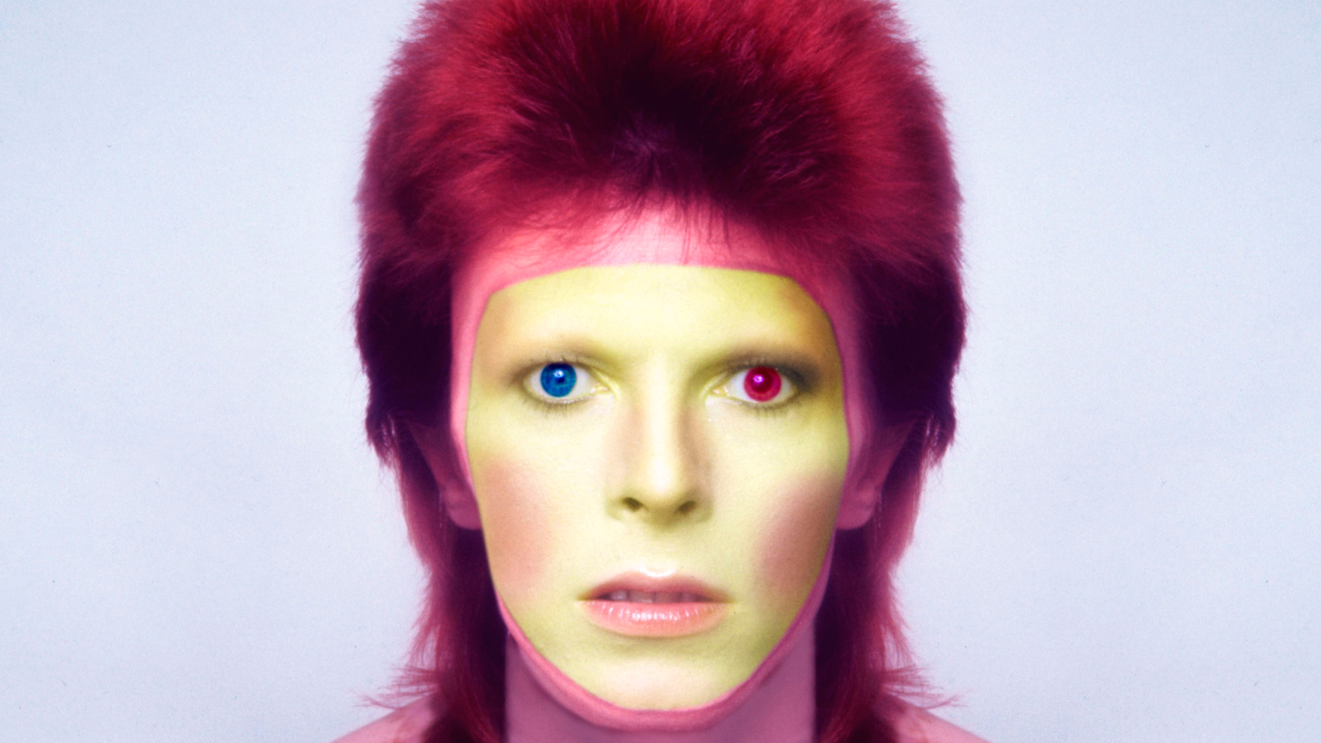 Celebrities with unusual physical features