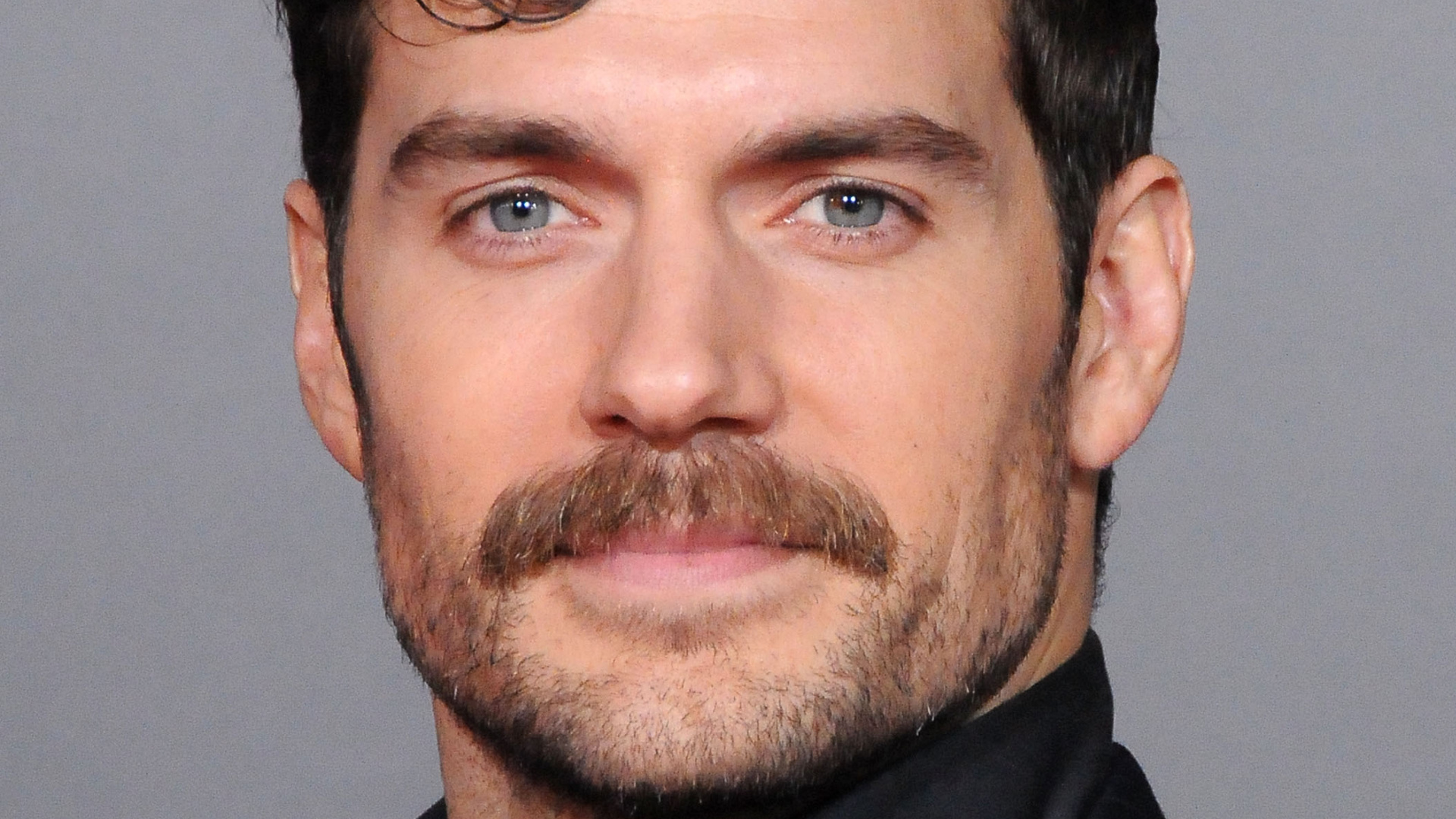 Celebrities with unusual physical features