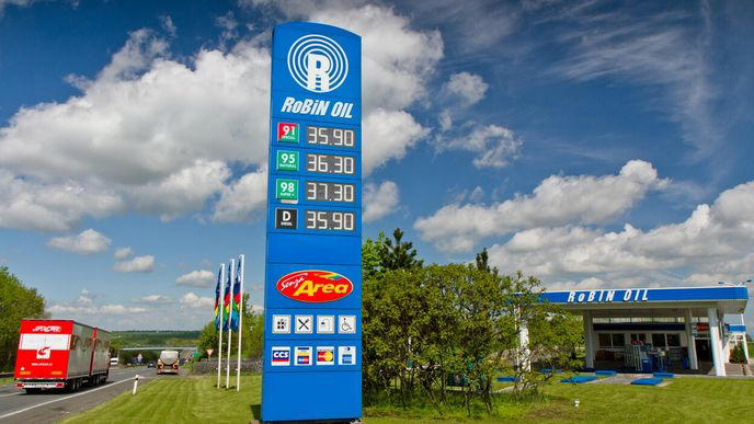 Státní podnik Čepro koupil síť benzinových čerpacích stanic Robin Oil ...