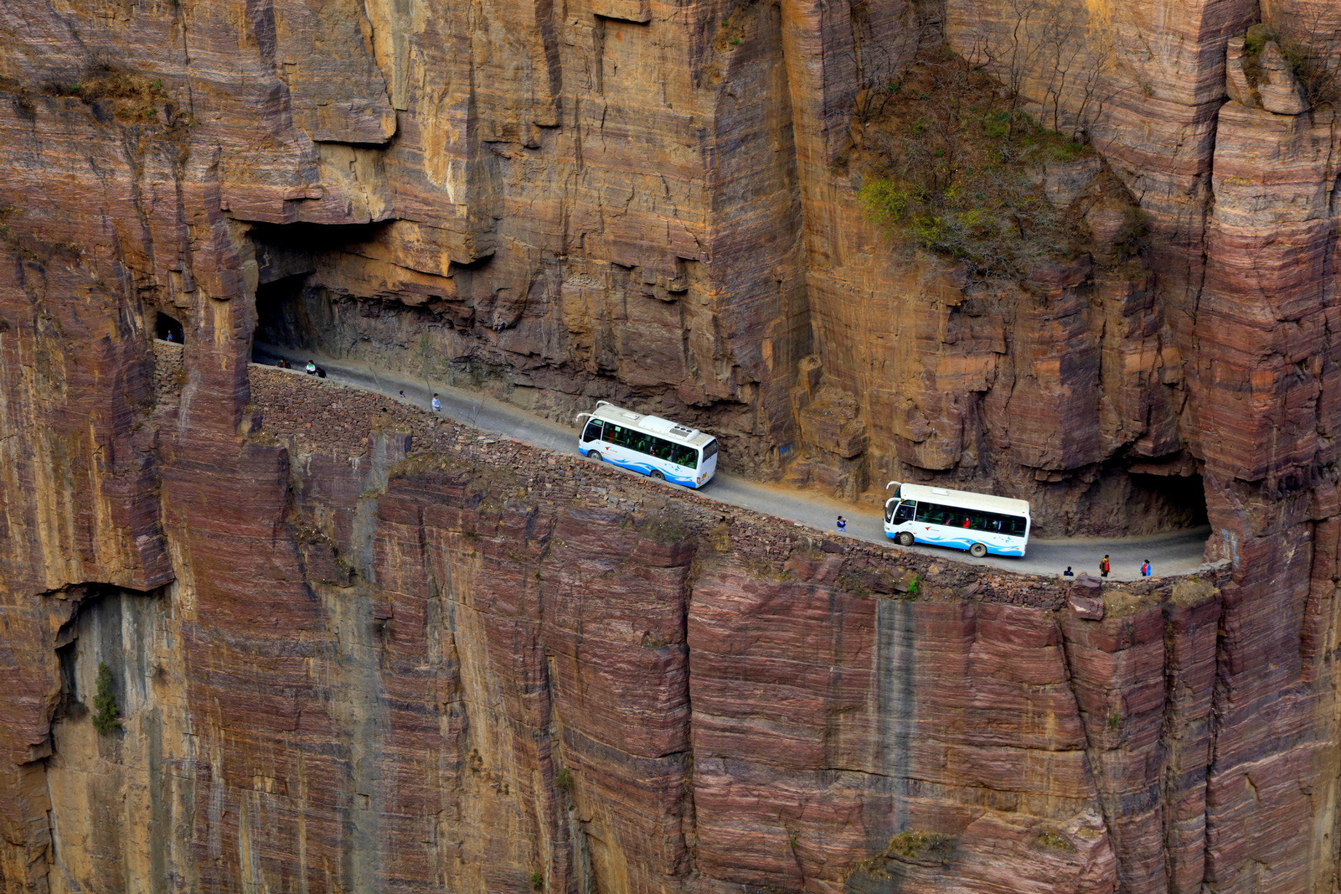 Discover the most amazing tunnels in the world