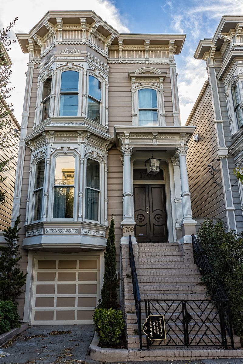 Berühmte Film- und Fernsehkulissen, die Sie im echten Leben besuchen können